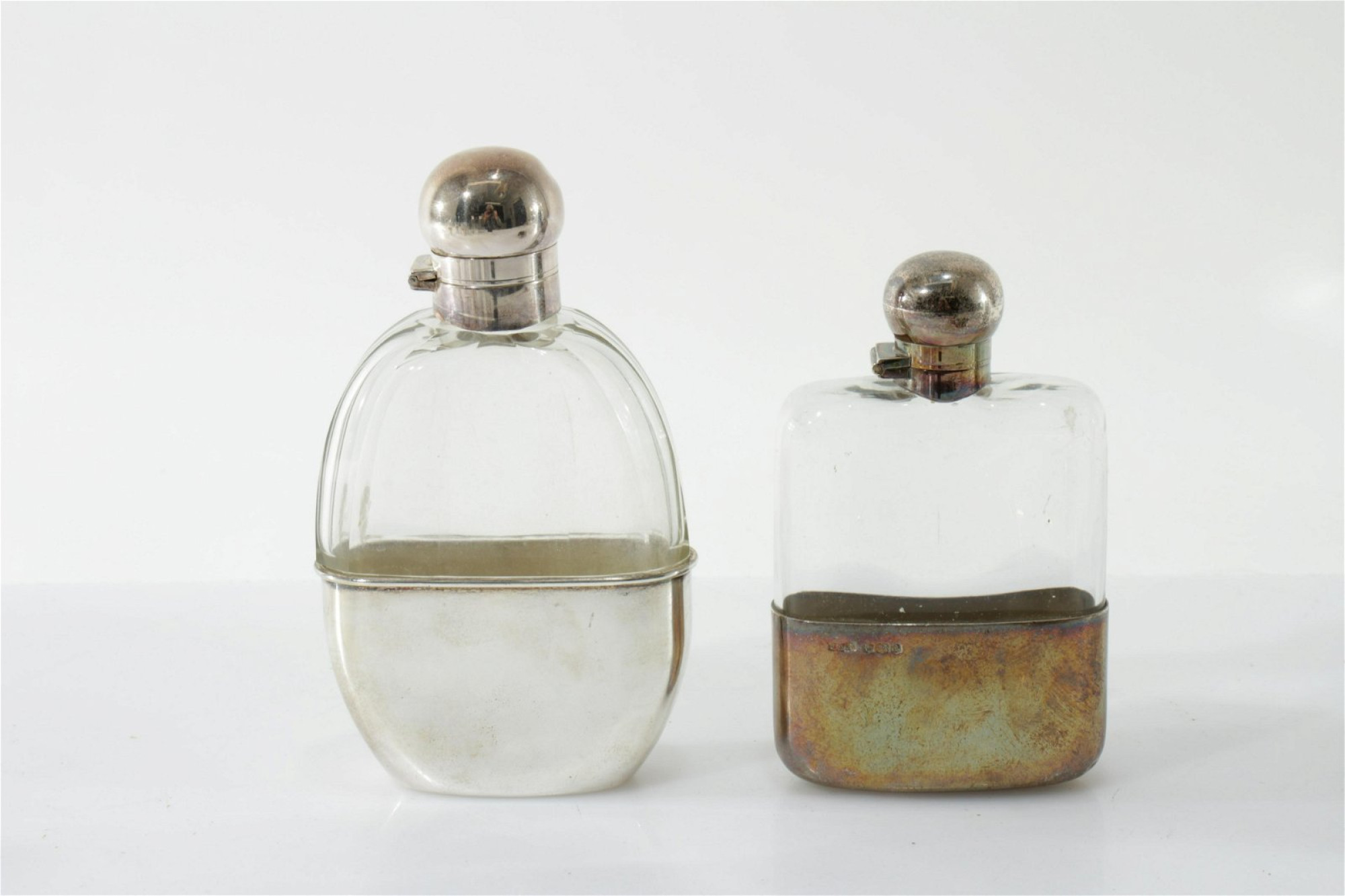 Vintage English Travel Flasks, Drinking Glasses - Capsule Auctions